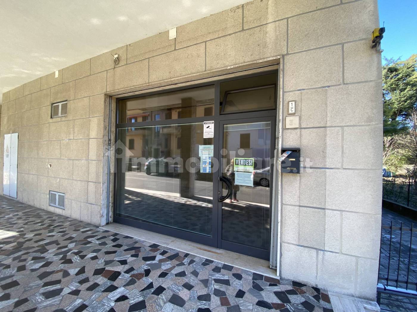 Locale commerciale in Vendita