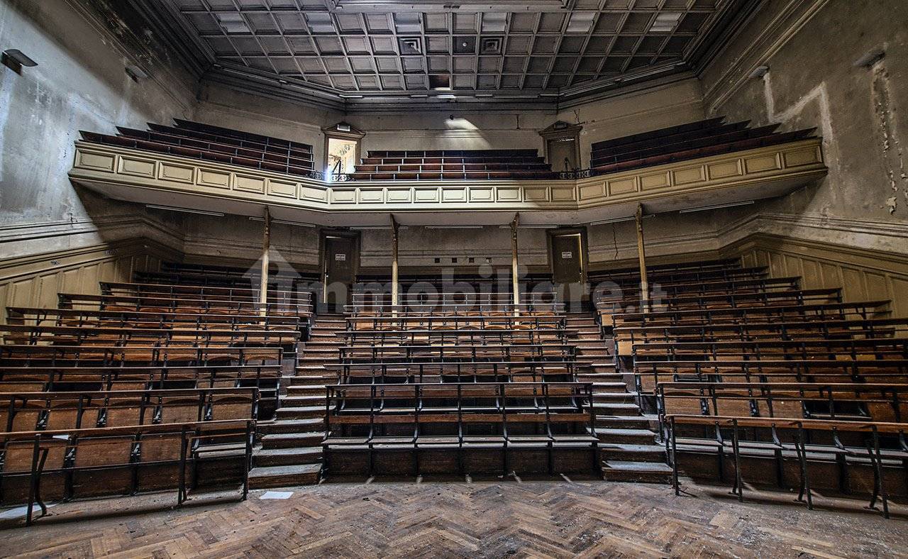 Locale commerciale con laboratorio in Vendita