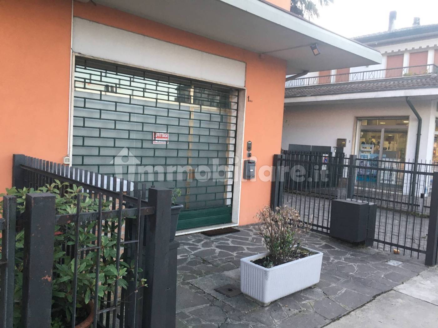 Locale commerciale in Vendita