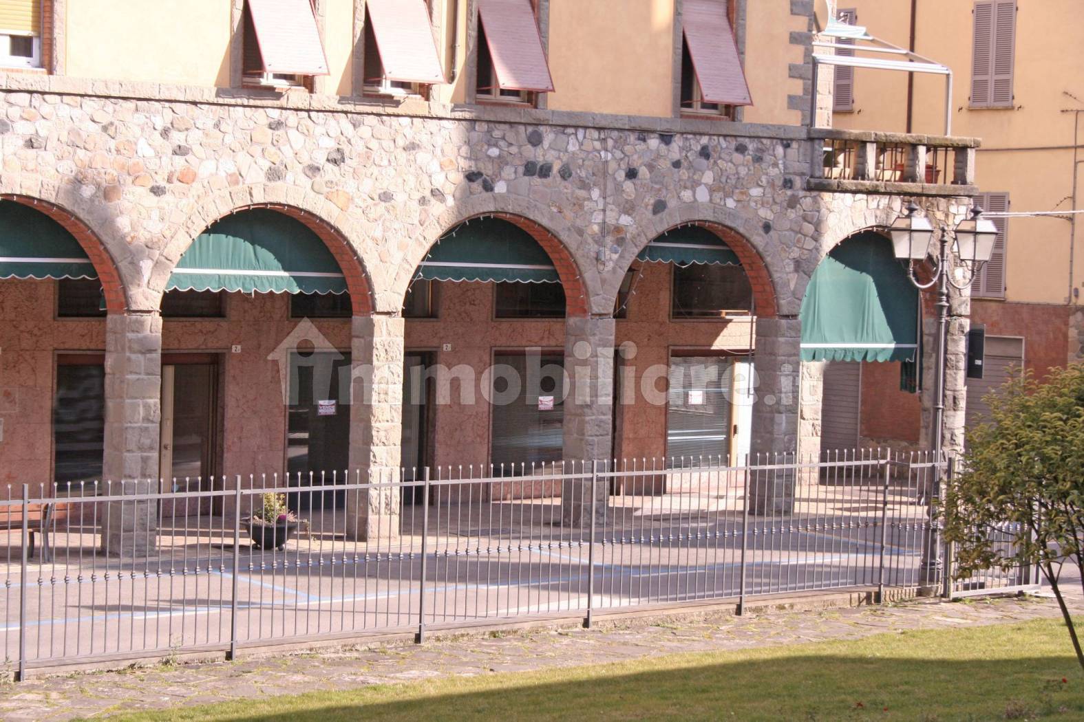 Locale commerciale in Vendita