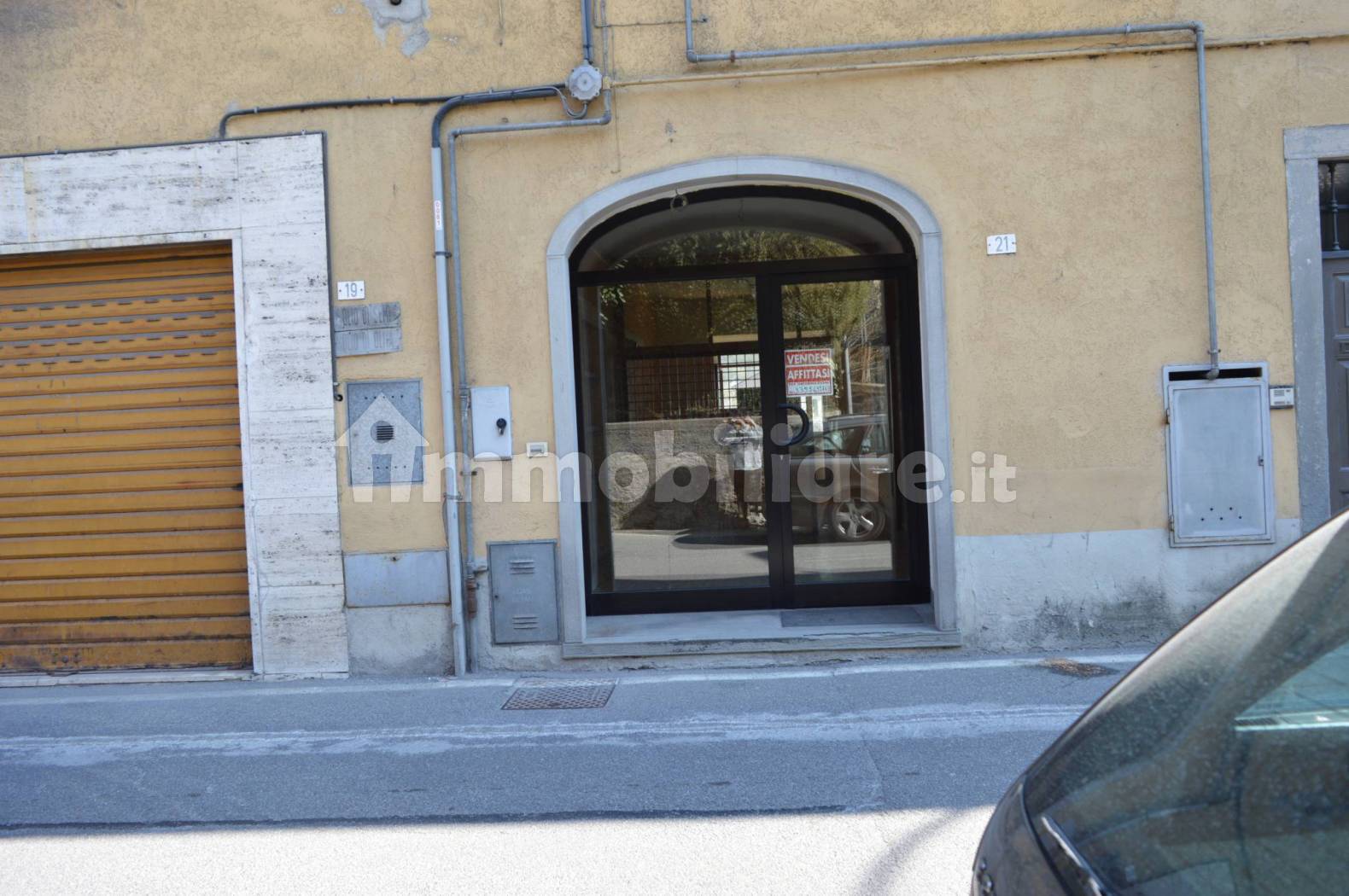 Locale commerciale in Vendita