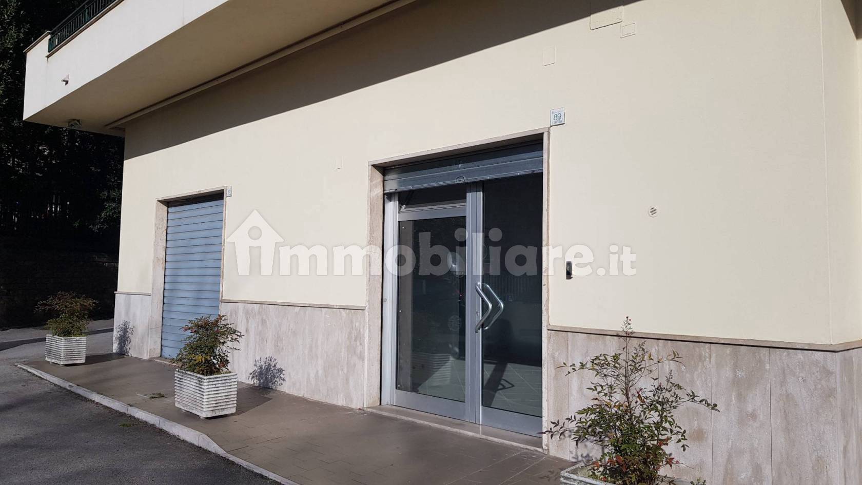 Locale commerciale in Vendita