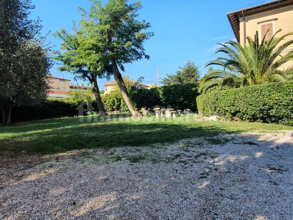Vendita Villa unifamiliare in viale 24 Maggio Pesaro. Buono stato ...