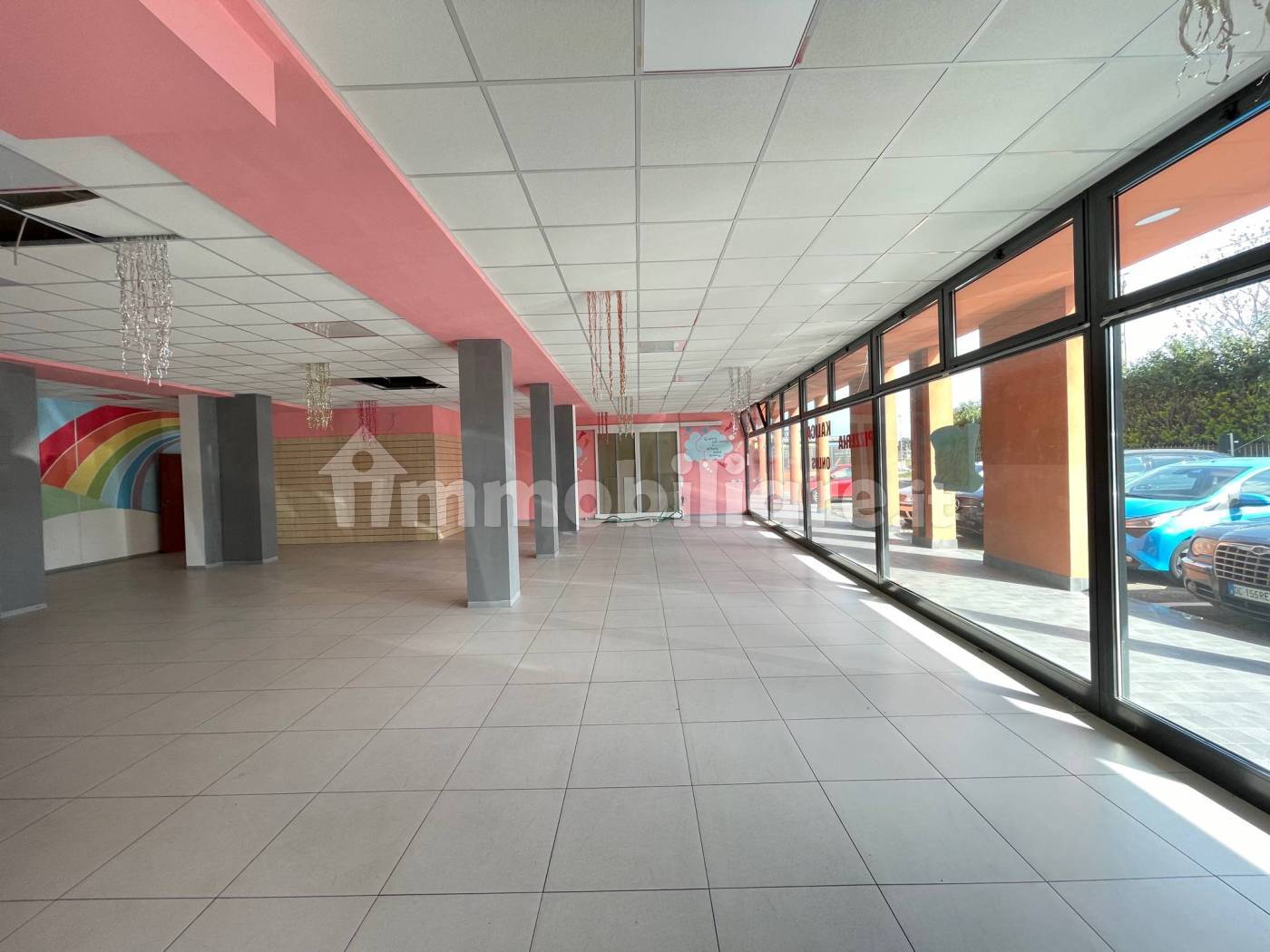 Locale commerciale in Vendita