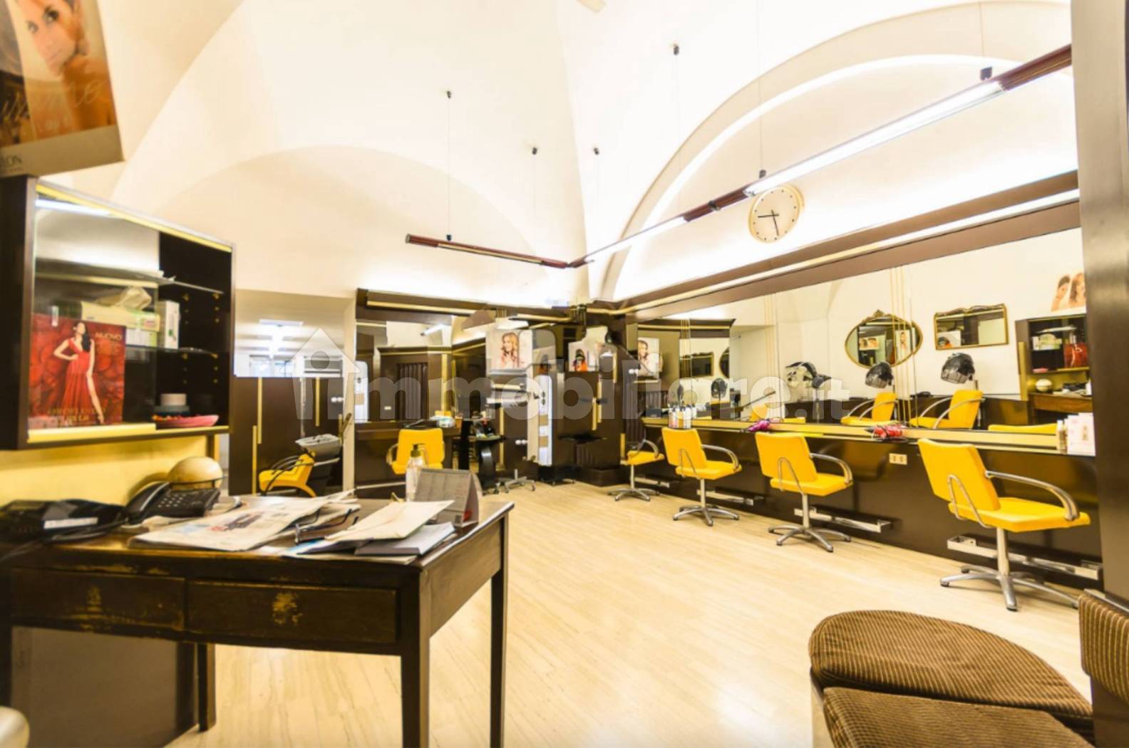 Parrucchiere - Barbiere con laboratorio in Vendita