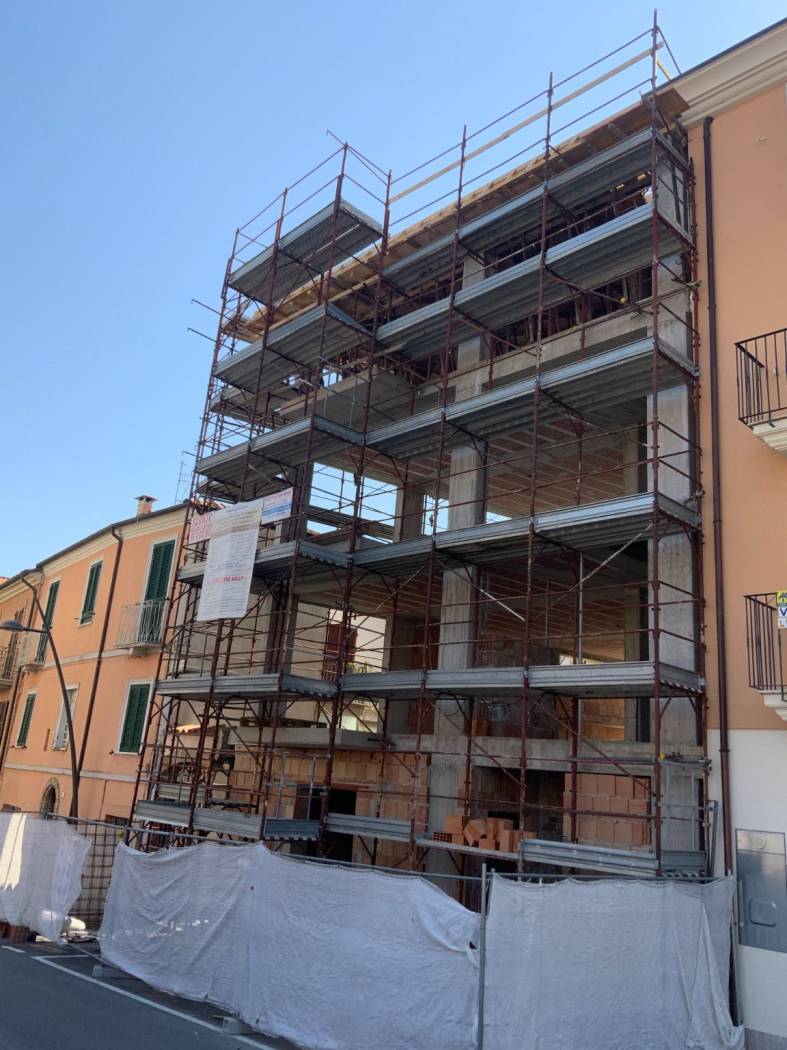 Trilocale piazza Camillo Benso di Cavour, Centro, Nereto