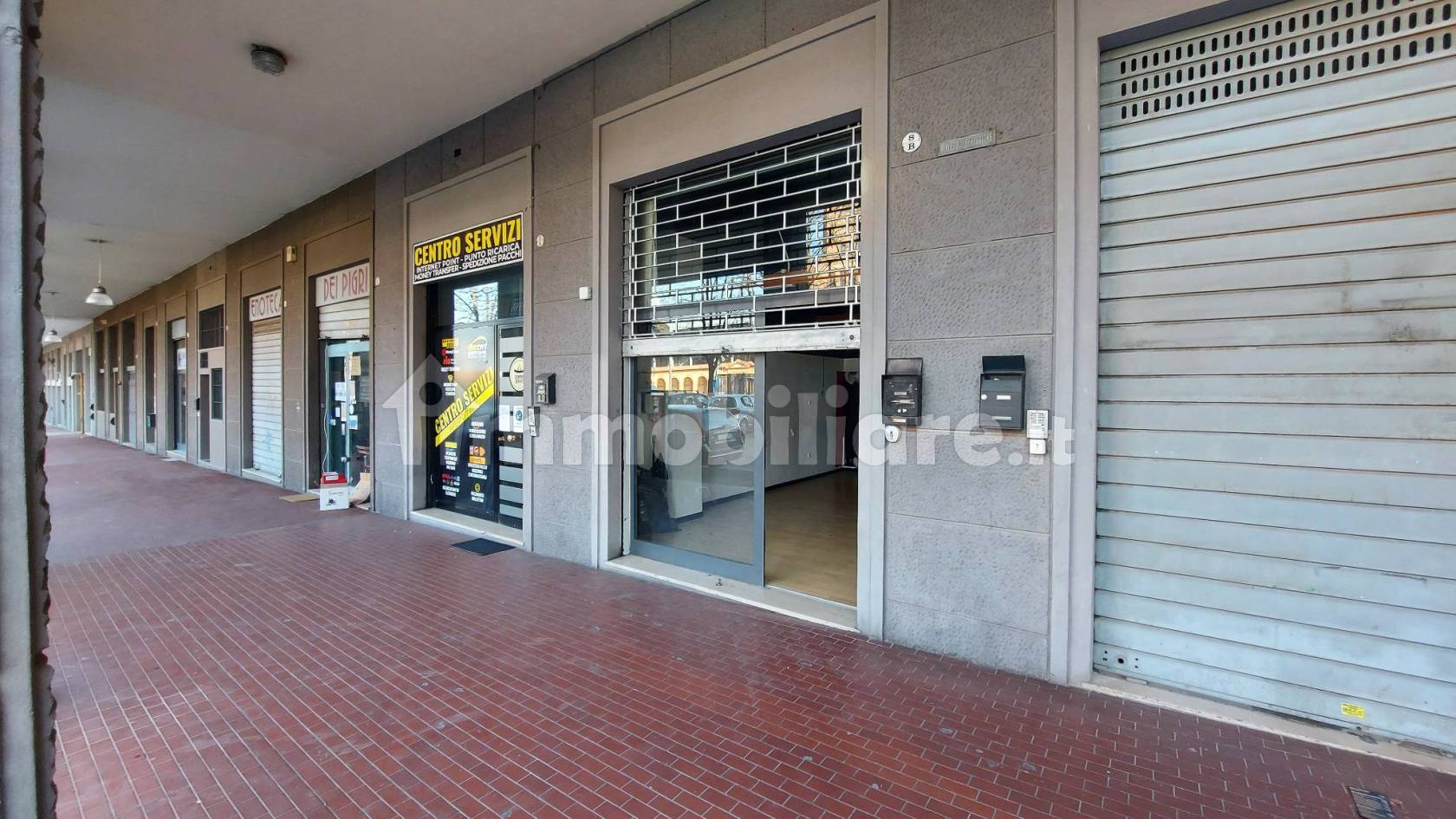 Locale commerciale in Vendita