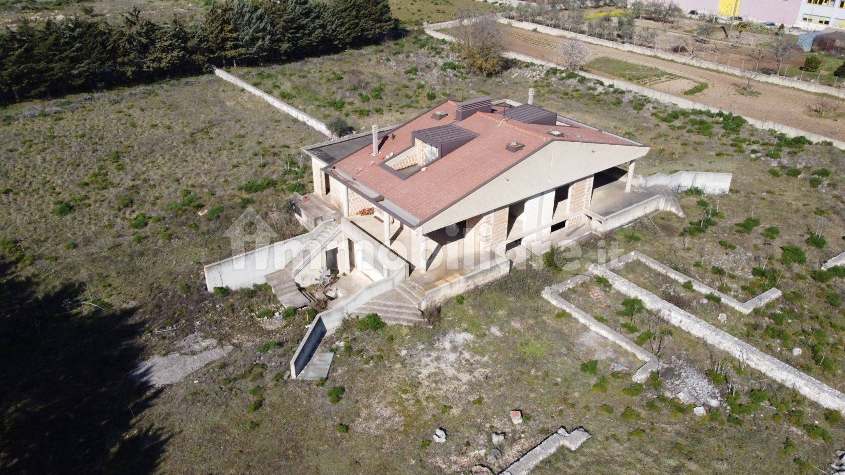 Villa bifamiliare via Pinuccio Tatarella, Altamura