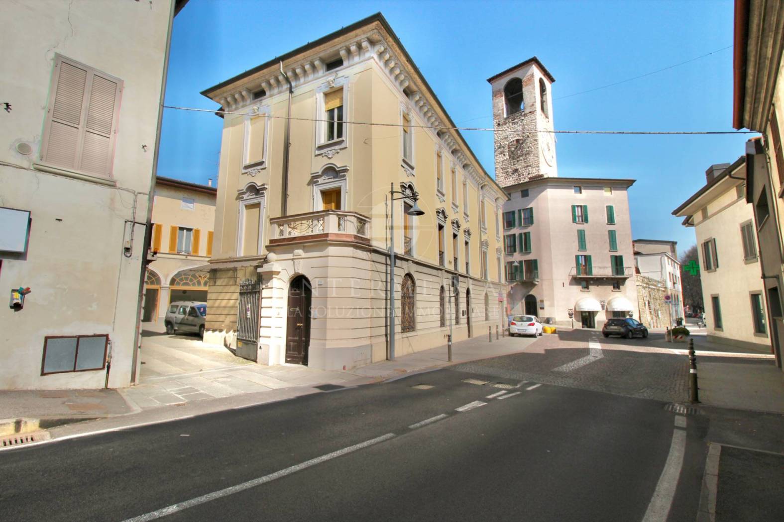 Locale commerciale in Vendita