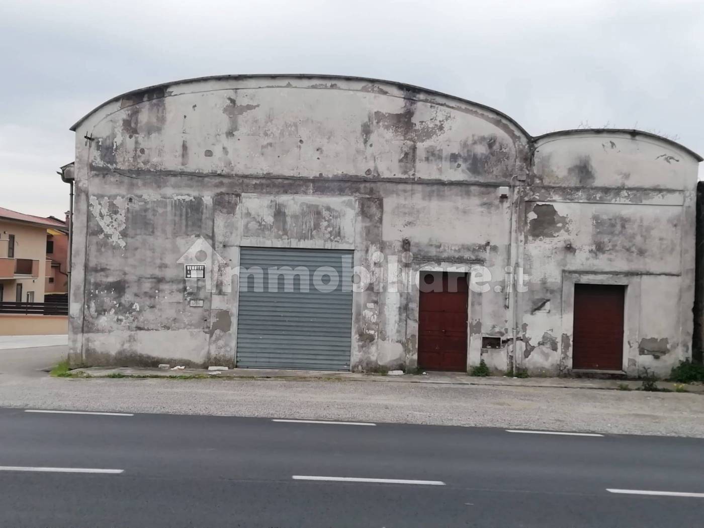 Locale commerciale in Vendita