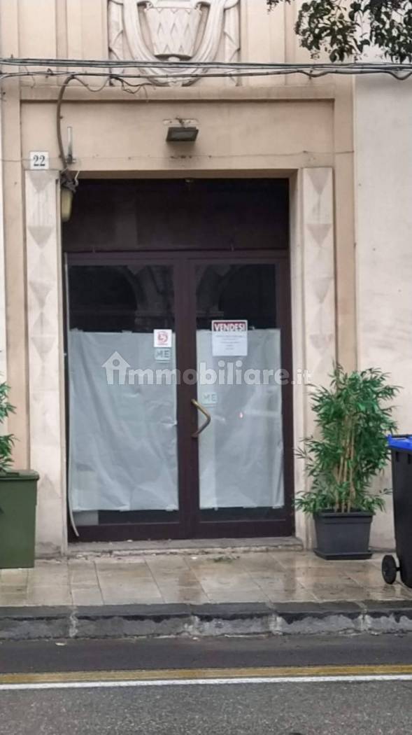 Locale commerciale in Vendita
