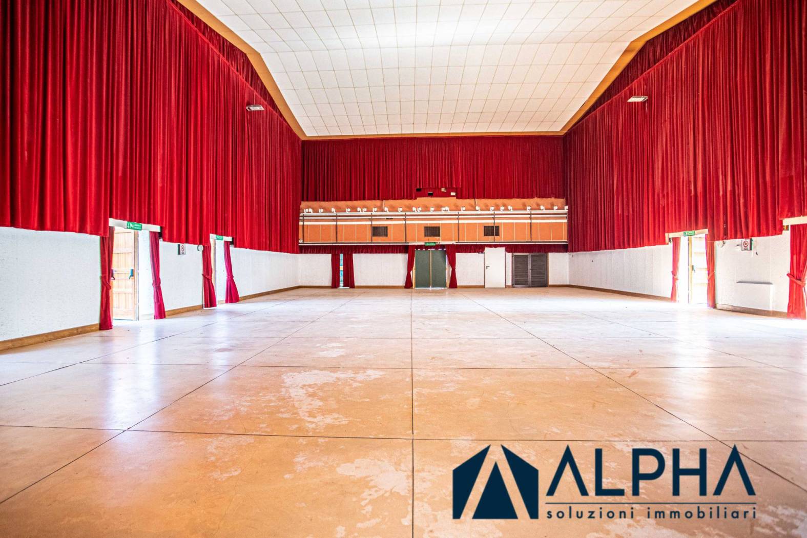 Locale commerciale in Vendita