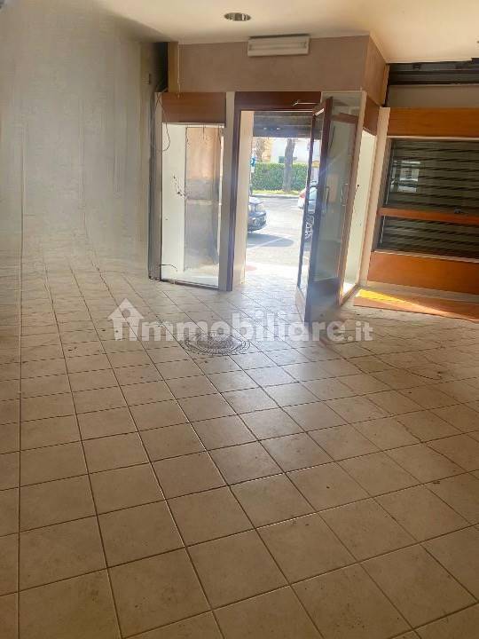 Locale commerciale in Vendita