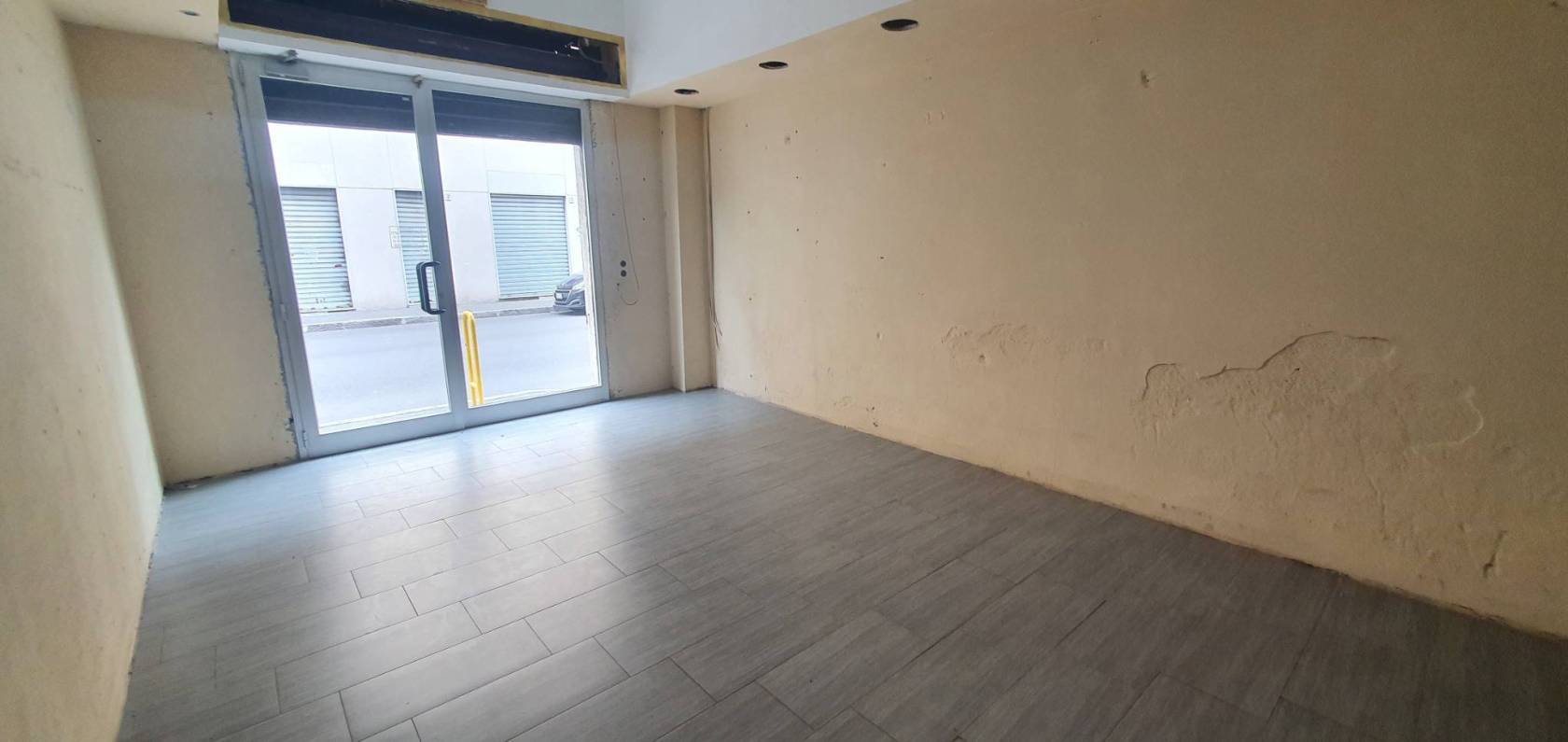 Locale commerciale in Vendita