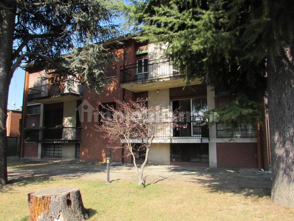 Sale Apartment Paderno Dugnano. 3-room flat in via Piaggio 22. To be ...