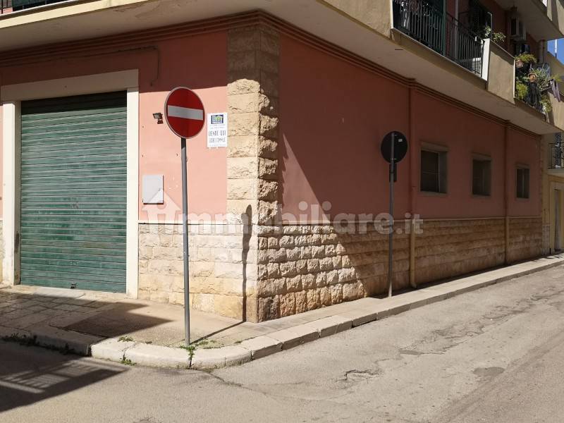Locale commerciale in Vendita