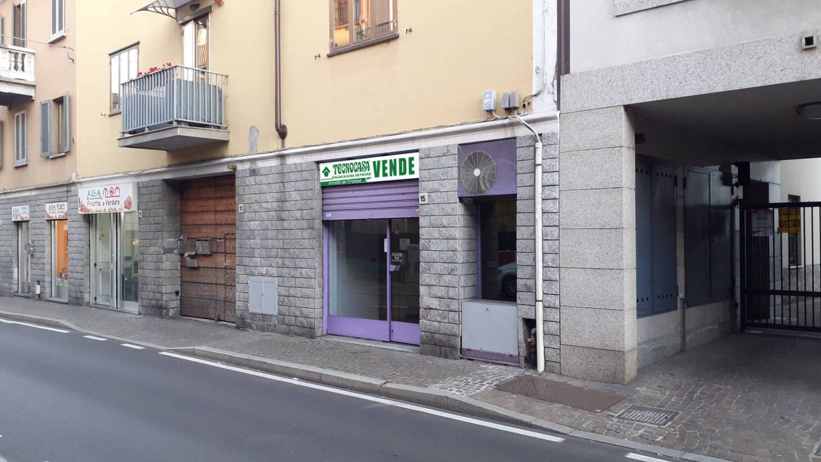 Locale commerciale in Vendita