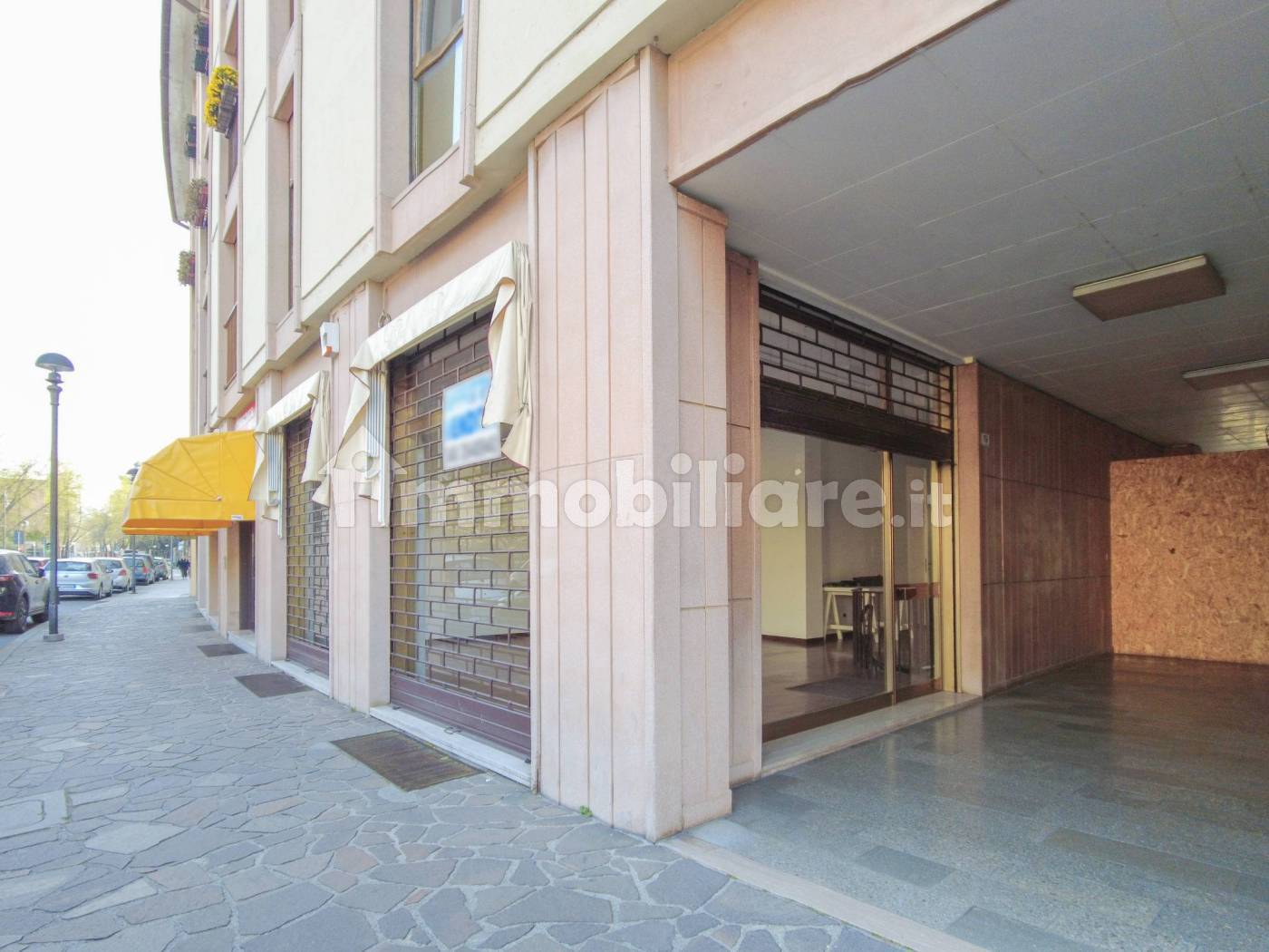 Locale commerciale in Vendita