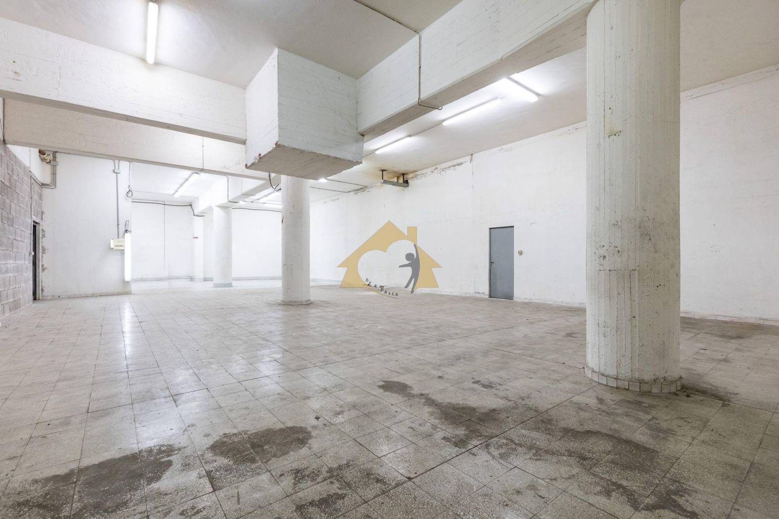 Locale commerciale in Vendita