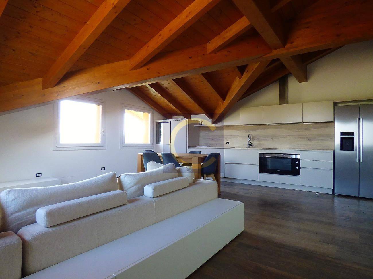 Mansarda via Como, Centro, Veniano