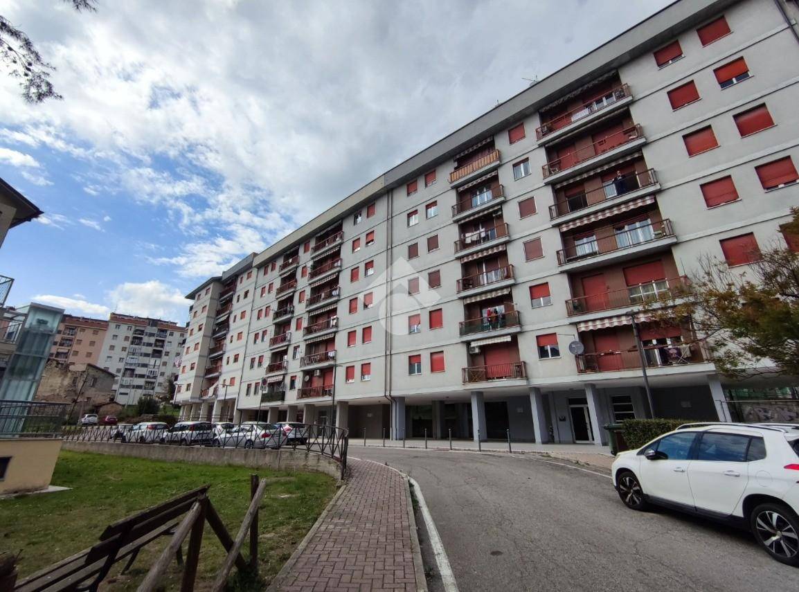 Quadrilocale largo delle Mimose 5, Ascoli Piceno