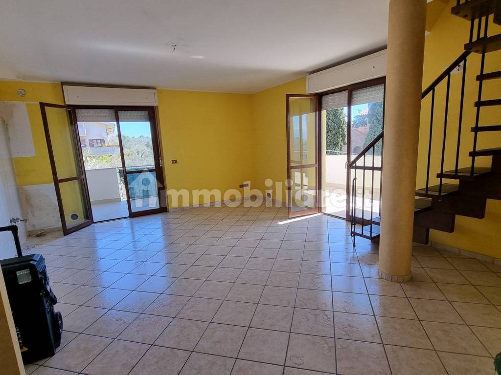 Sale Apartment Pescara. 3-room flat in Strada Vicinale.... Good ...