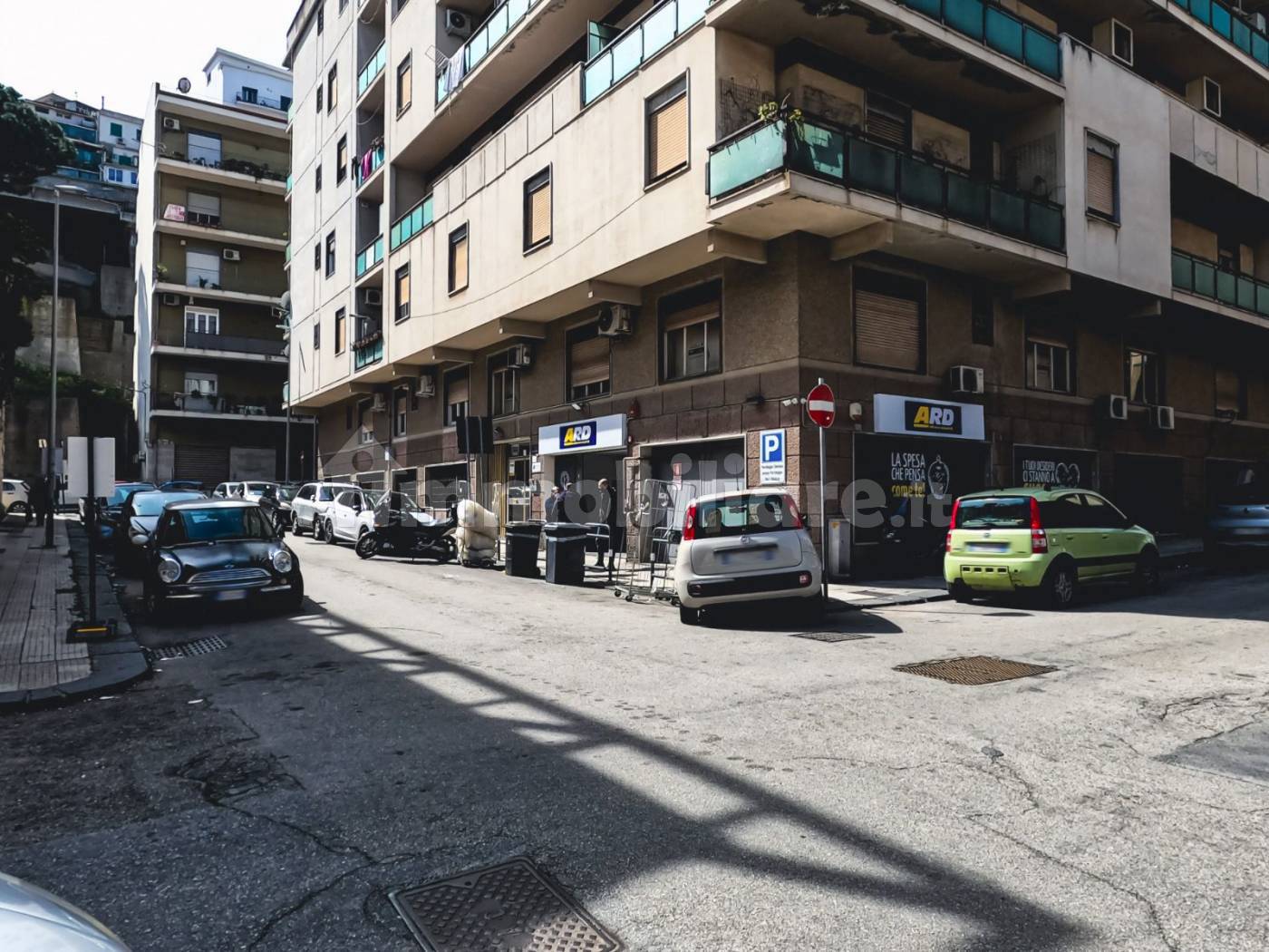 Locale commerciale in Vendita