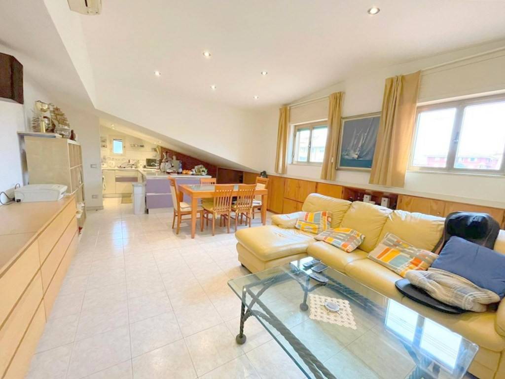 Trilocale buono stato, secondo piano, Centro, Orbetello