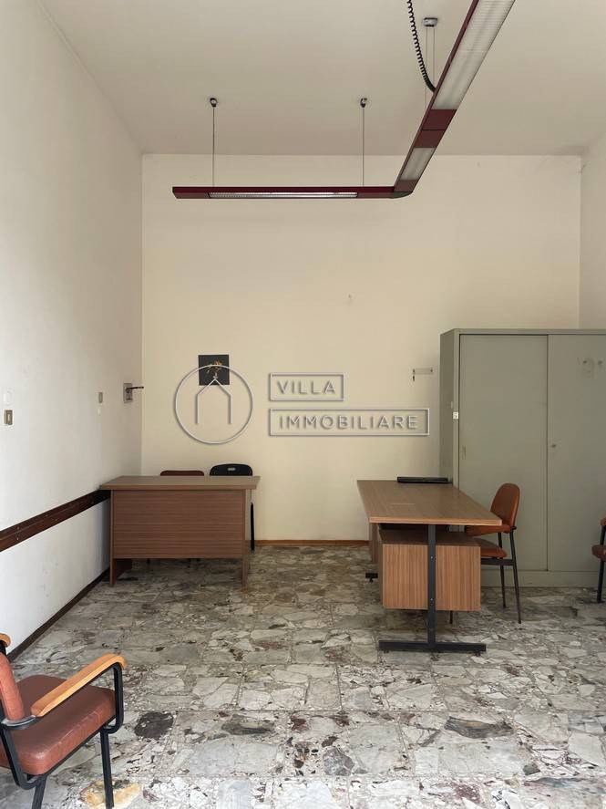 Locale commerciale in Vendita