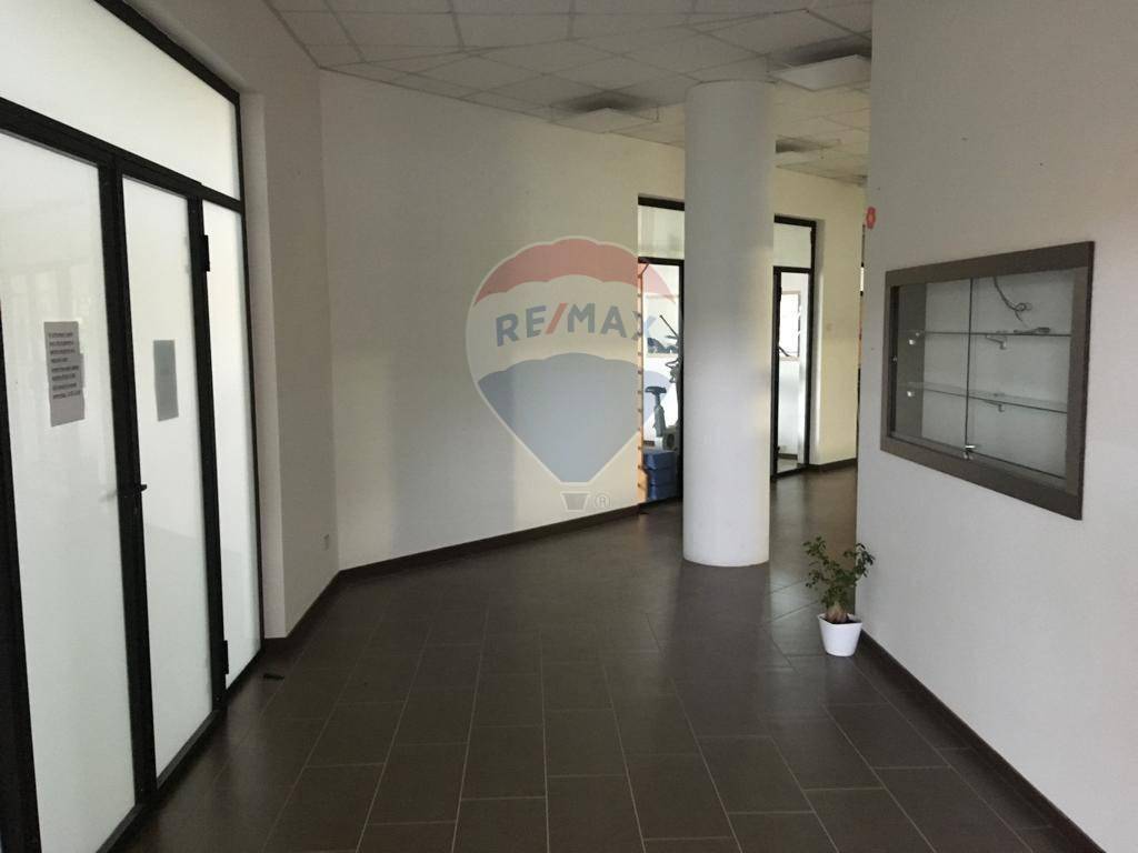 Locale commerciale in Vendita