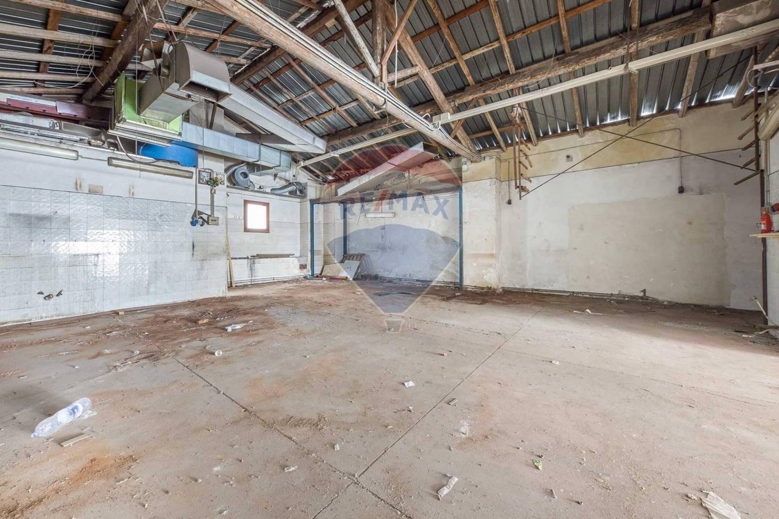 Locale commerciale in Vendita