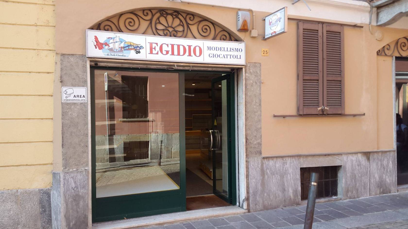 Locale commerciale in Vendita