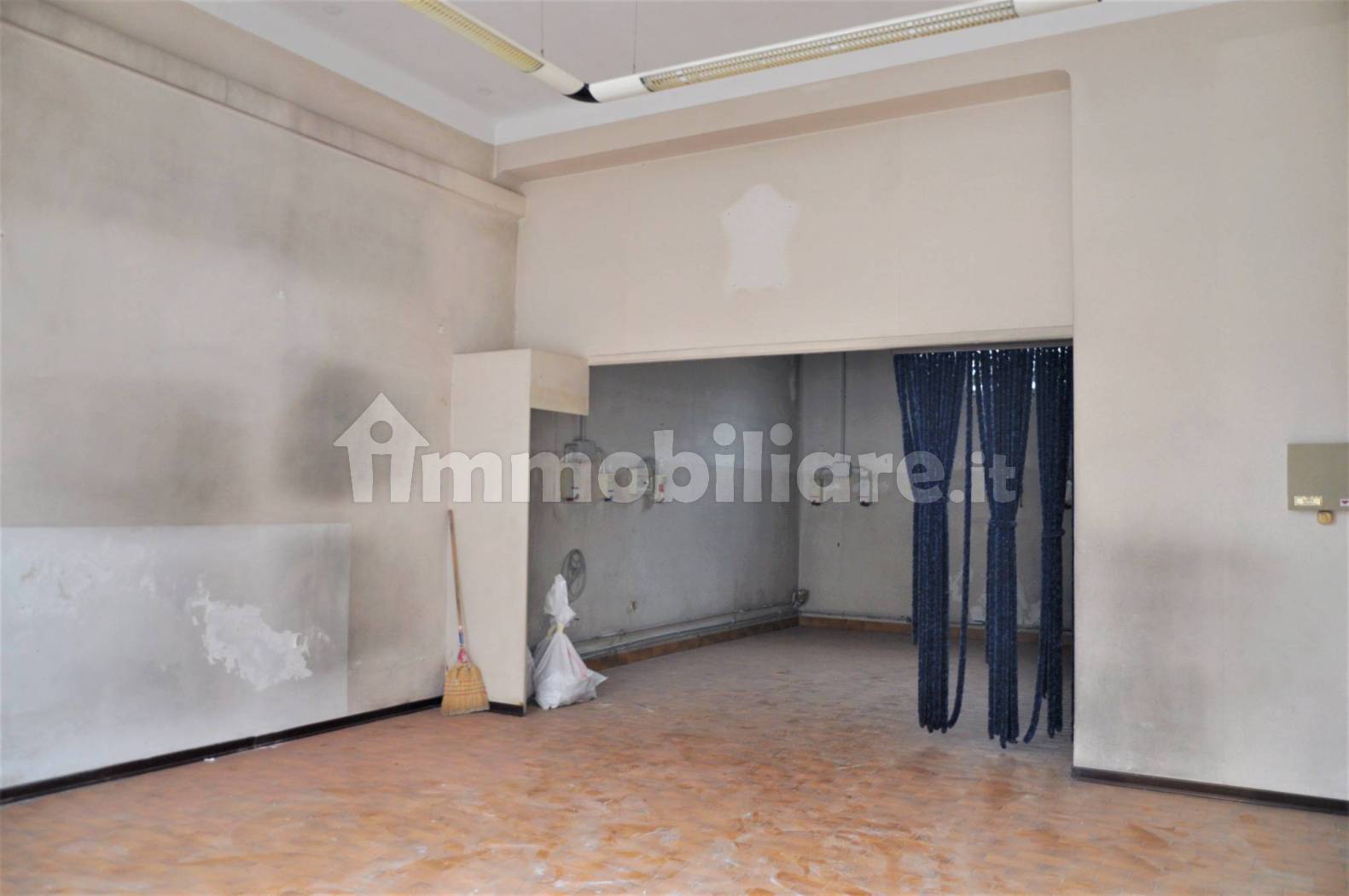 Locale commerciale in Vendita