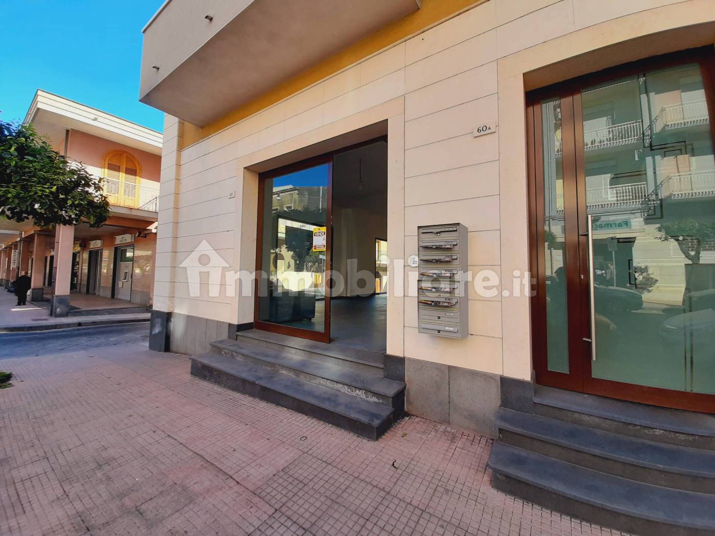 Locale commerciale in Vendita