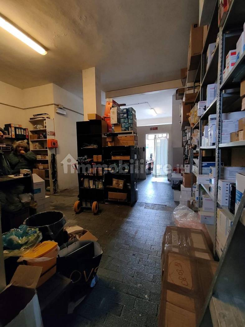 Locale commerciale in Vendita