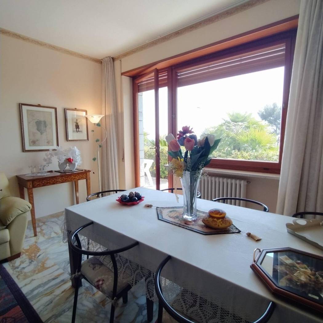 Trilocale ottimo stato, secondo piano, Ospedaletti