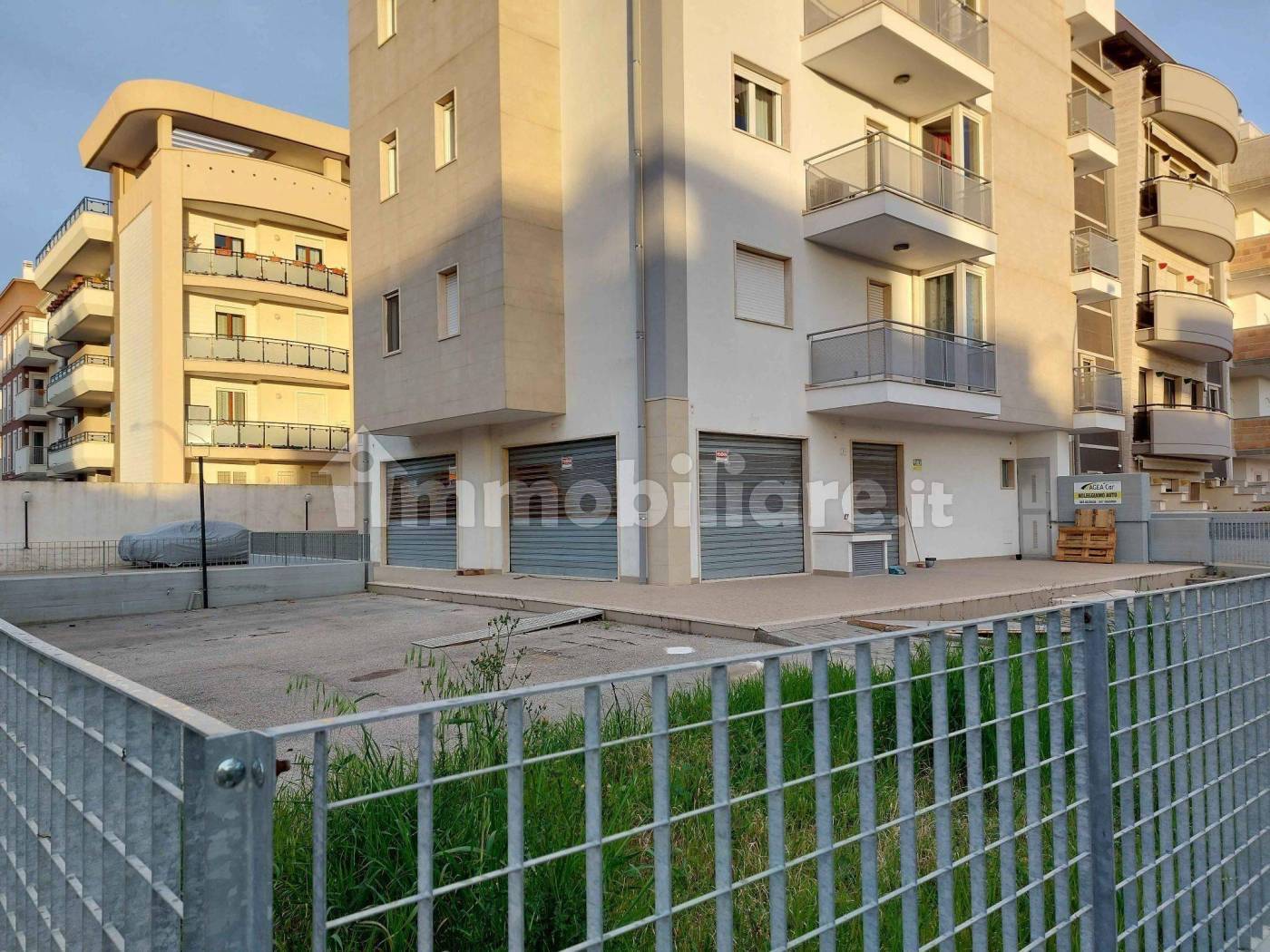 Locale commerciale in Vendita