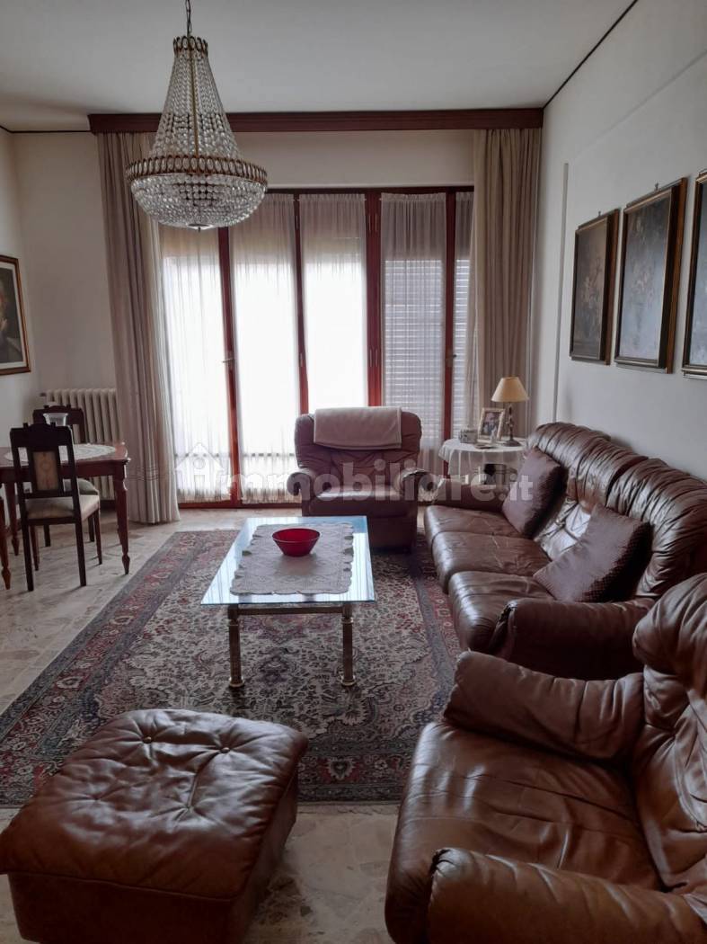 Appartamento buono stato, primo piano, Borgo Molino, Portone, Senigallia