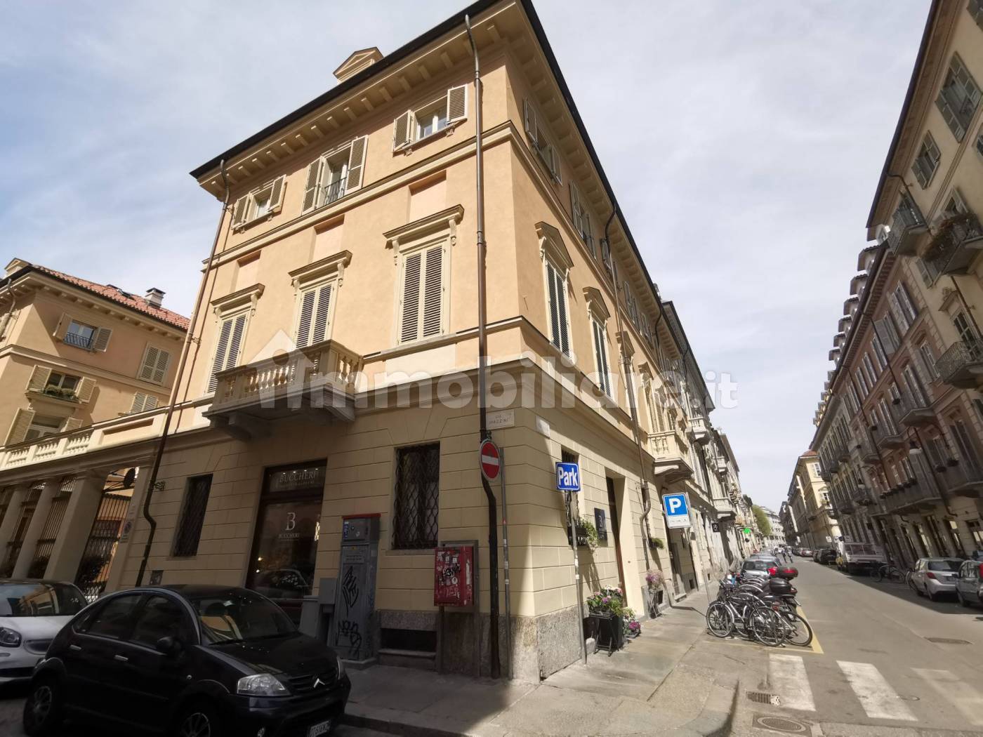 Locale commerciale in Vendita