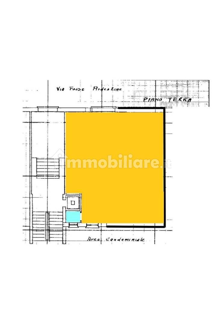 Locale commerciale in Vendita