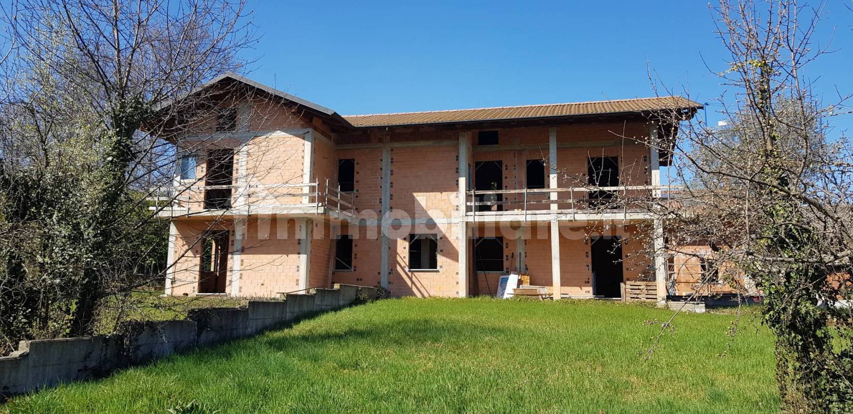 Villa bifamiliare, nuova, 250 m², Bagnolo Piemonte