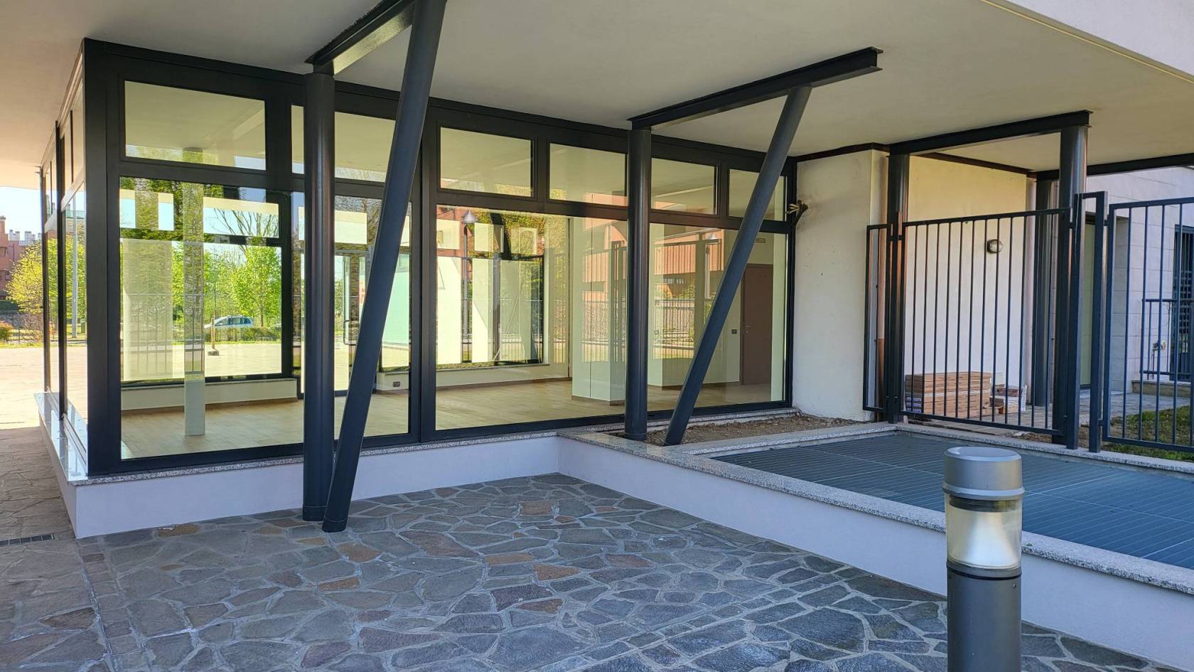 Locale commerciale in Vendita