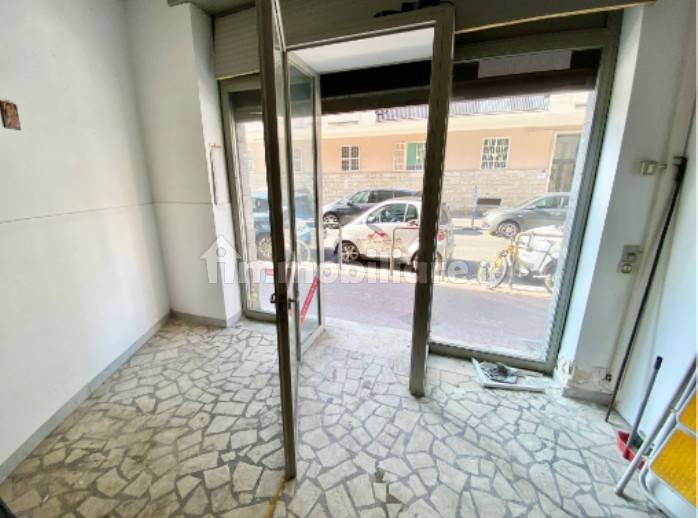 Locale commerciale in Vendita