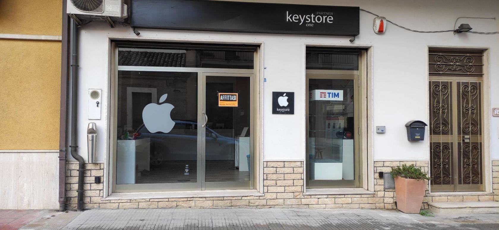 Locale commerciale in Vendita