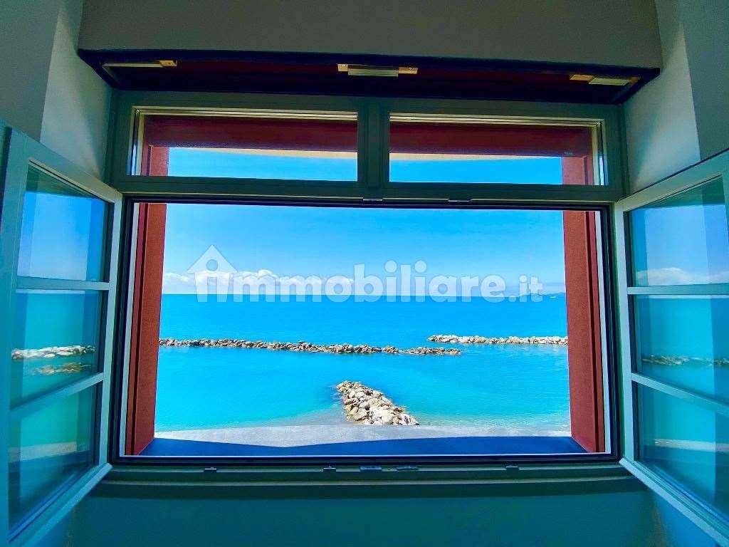 Appartamento corso Valparaiso, Centro, Chiavari