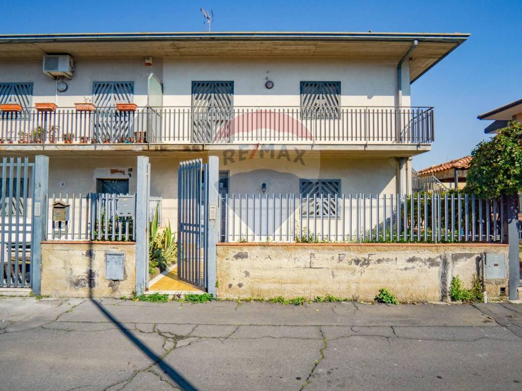 Vendita Appartamento San Pietro Clarenza. Quadrilocale in via Enna 15 ...