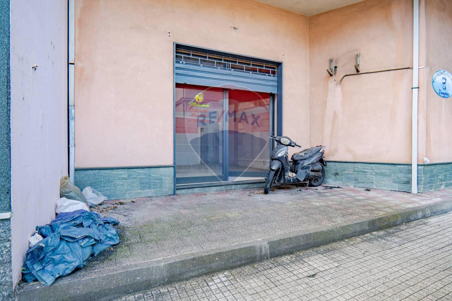 Locale commerciale in Vendita