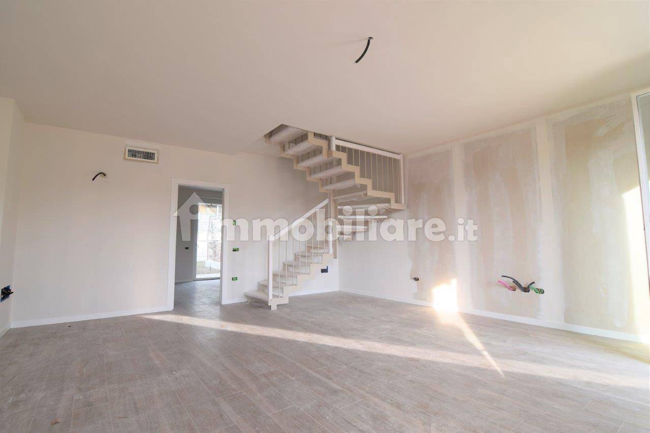 Villa bifamiliare via Treviglio, Agnadello