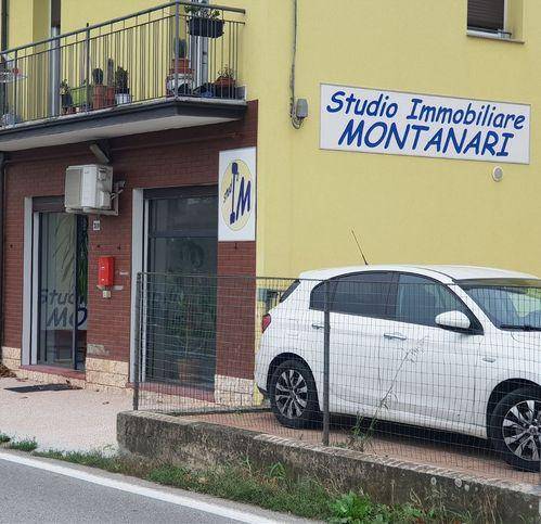 Locale commerciale in Vendita