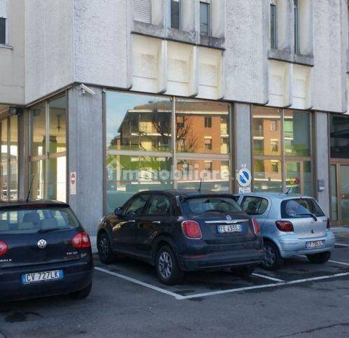 Locale commerciale in Vendita